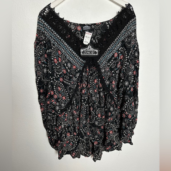 Angie | Tops | New Angie Black Laced Vneck Long Sleeve Floral Paisley ...